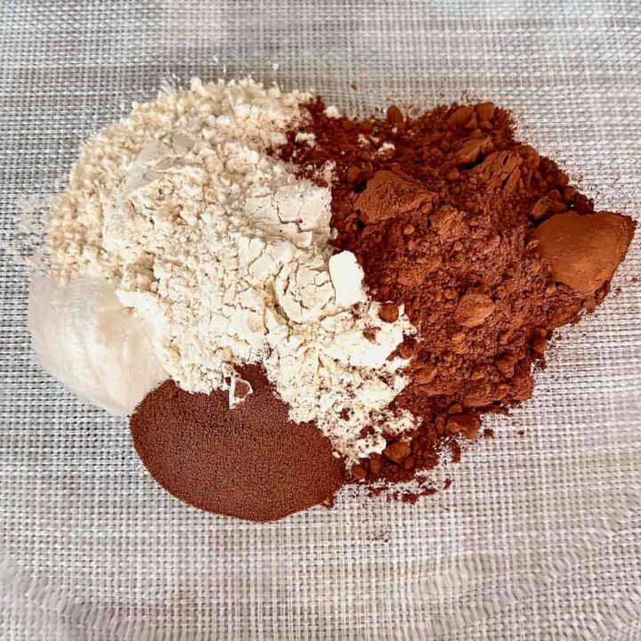 Hungarian Decadent Chocolate Cake- Rigó Jancsi – The Bossy Kitchen