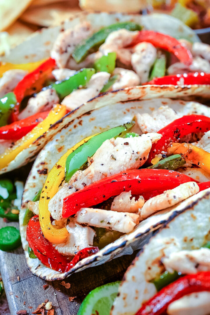 Authentic Mexican Chicken Fajitas (Fajitas De Pollo) – The Bossy Kitchen