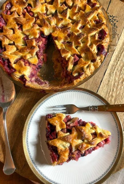 Apple And Berries Pie – The Bossy Kitchen