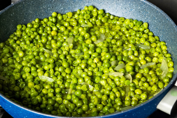Easy Green Peas with Mint Recipe – The Bossy Kitchen