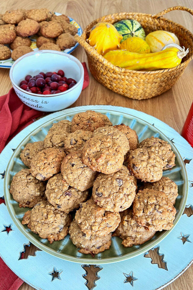 Pumpkin Cranberry Chocolate Chip Oatmeal Cookies – The Bossy Kitchen